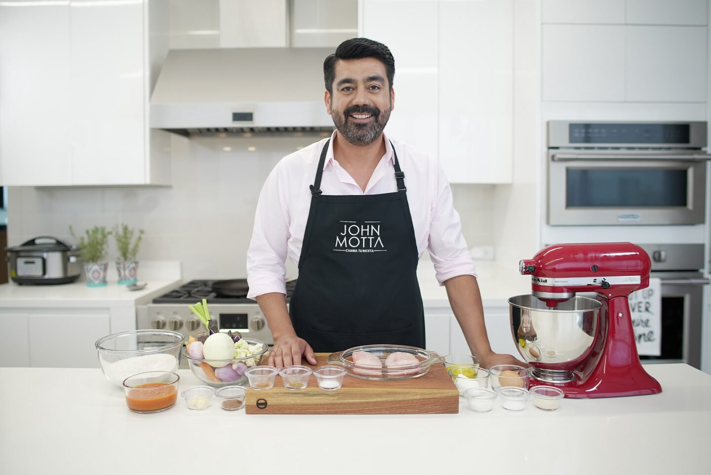 Filete de róbalo servido con naan y estofado de vegetales - Chef John Motta
