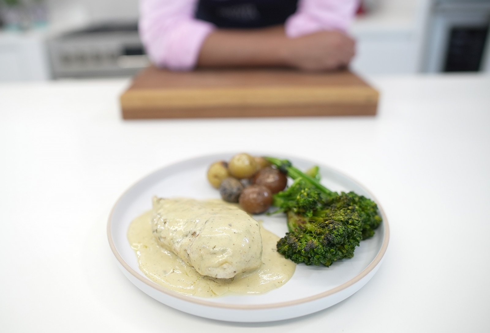 Pechuga de Pollo con Salsa de Queso Azul y Brócoli | Chef John Motta