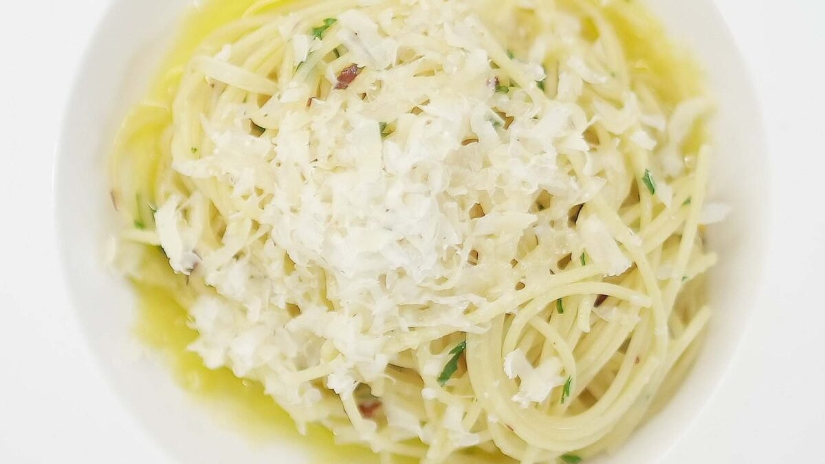 Espagueti Aglio e Olio: La Receta Italiana Más Simple | Chef John Motta