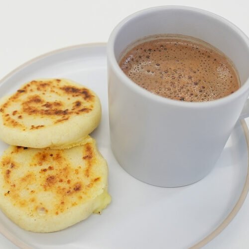 Arepas de Queso con Chocolate: Placer Dulce y Salado | Chef John Motta