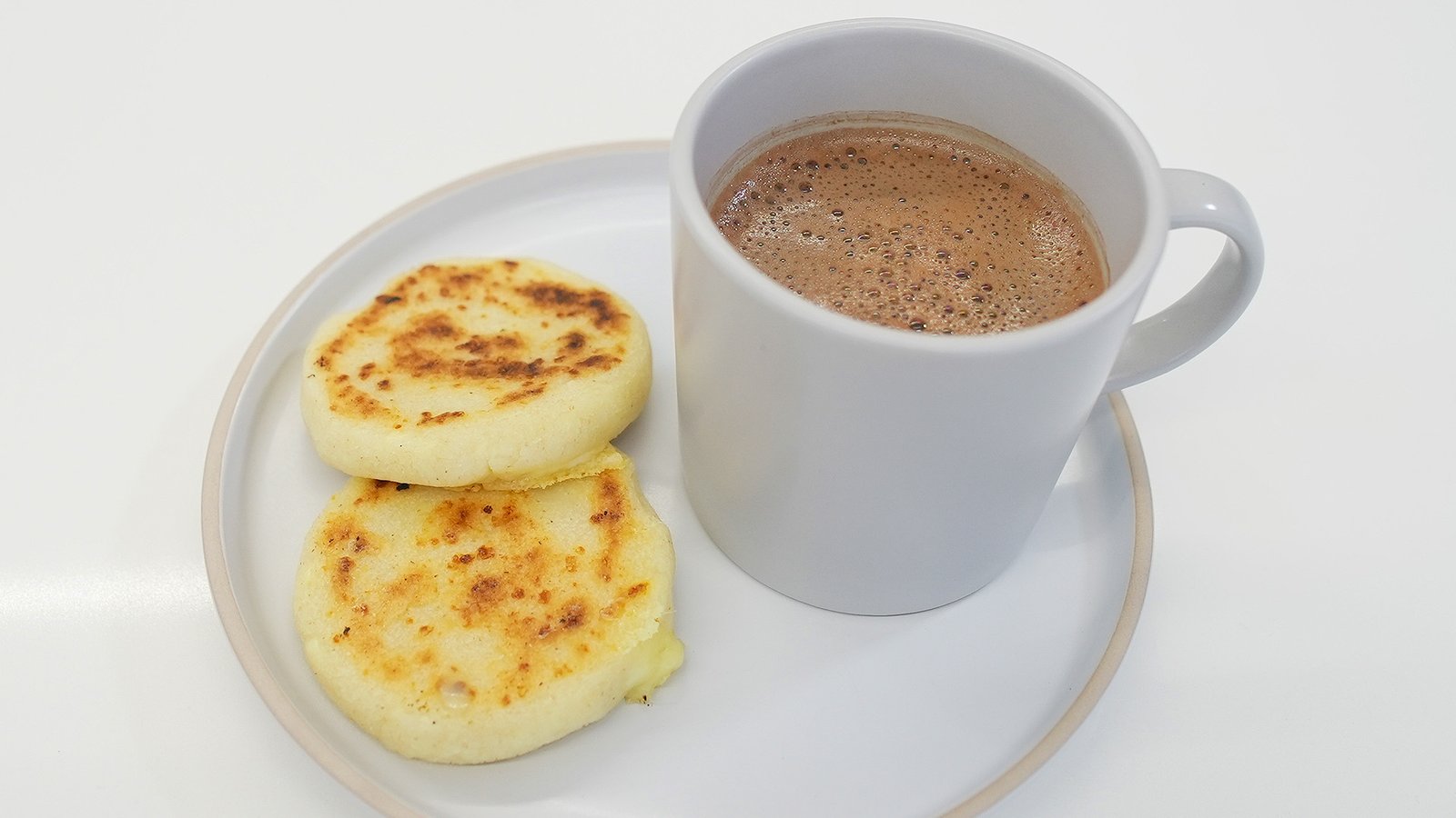 Arepas de queso con chocolate: un placer dulce y salado